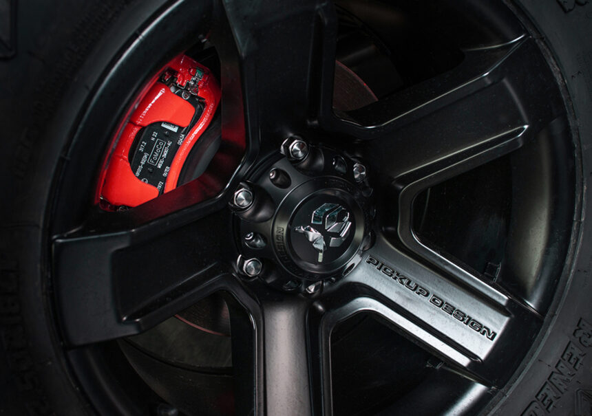 Painting of brake calipers in color - X-Works